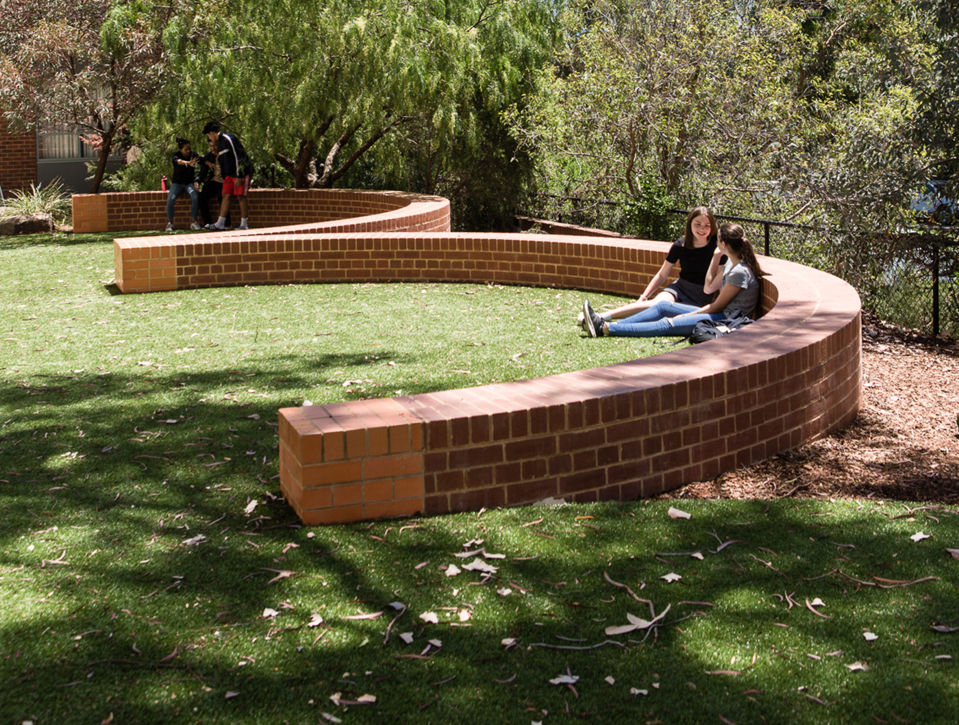 Uni High School Terrace - WOWOWA